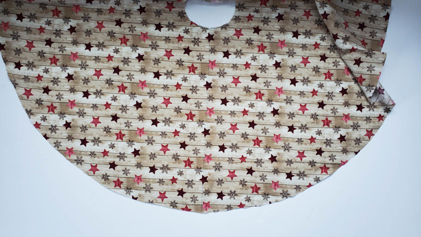 Country Christmas: Tree Skirt – Fabricland West