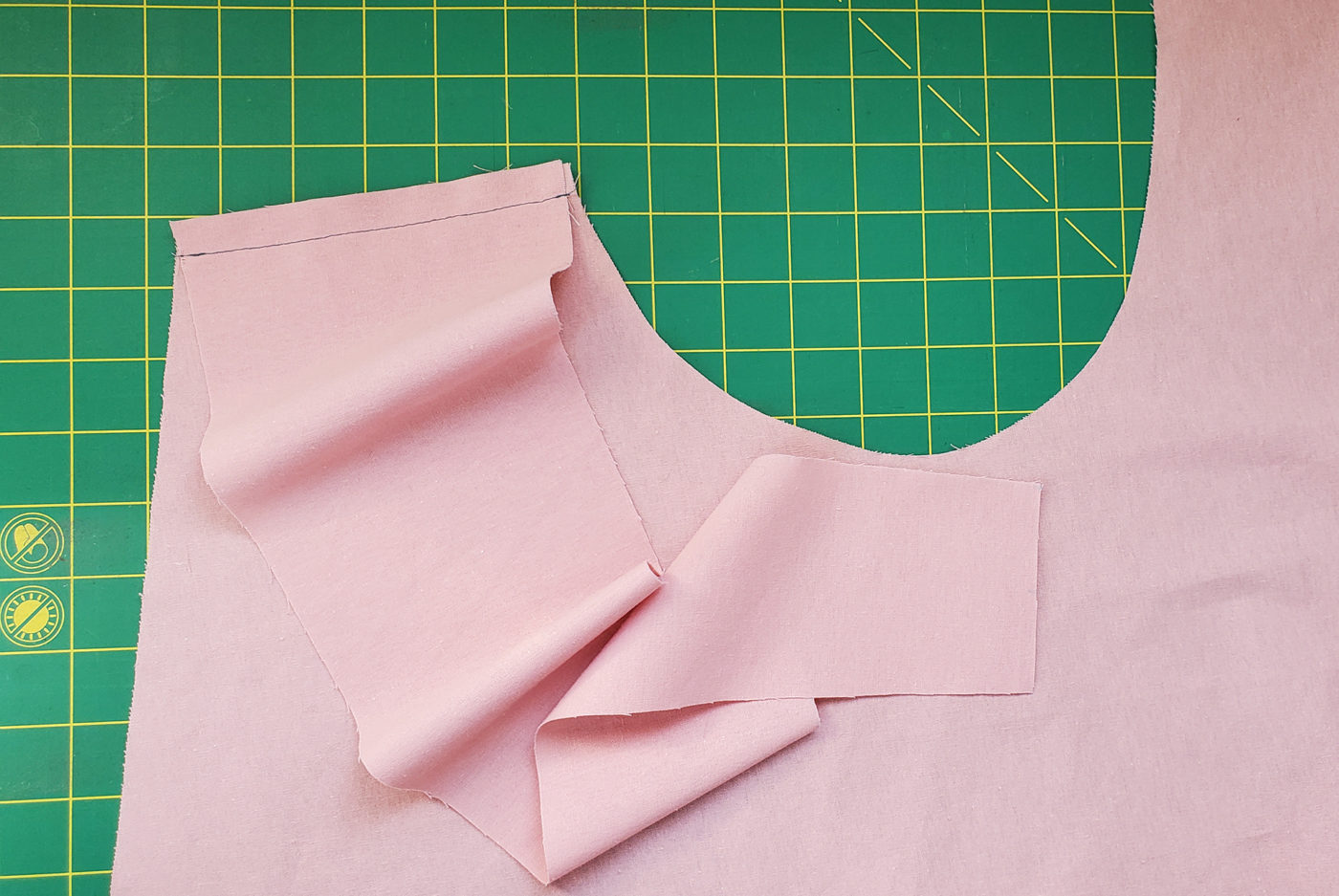 Wrap Around Apron - Fabricland West