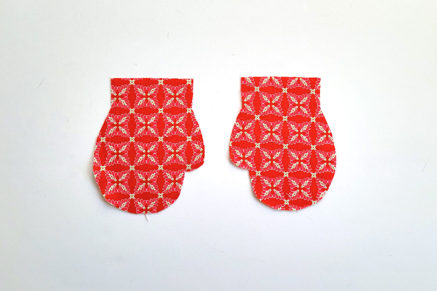 Mitten Garland - Fabricland West